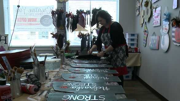 'Nebraska Strong' door signs in hot demand