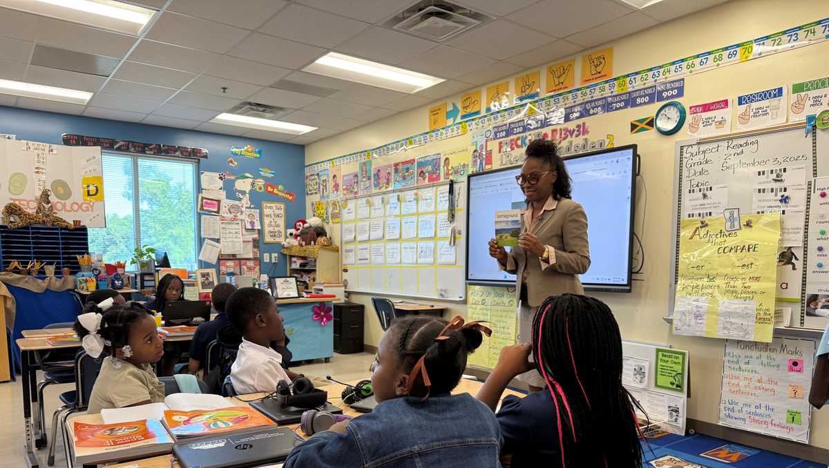 Vanessa Davis makes learning fun at Gadsden Elementary