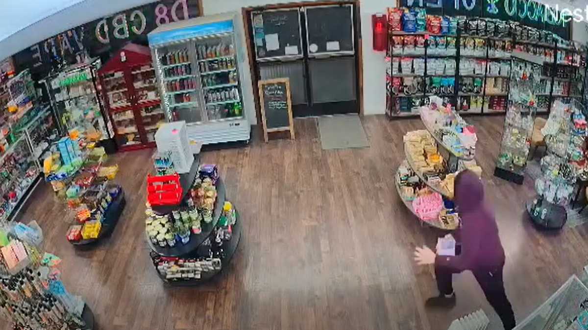 Vape shop theft on camera