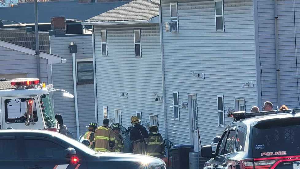 1 injured after vehicle crashes into Springdale Borough structure