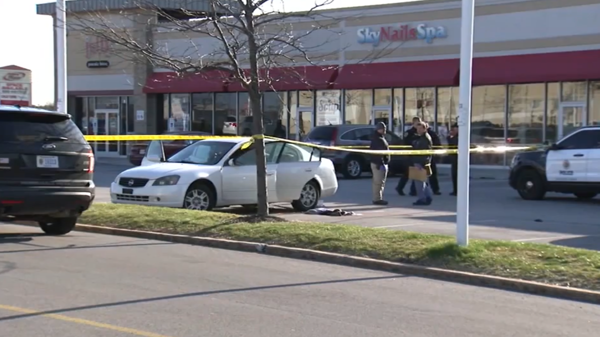 Report: 3-year-old accidentally shoots pregnant mother after finding ...