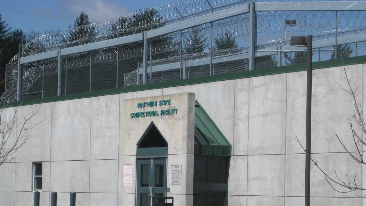 1 officer injured in disturbance at Springfield prison