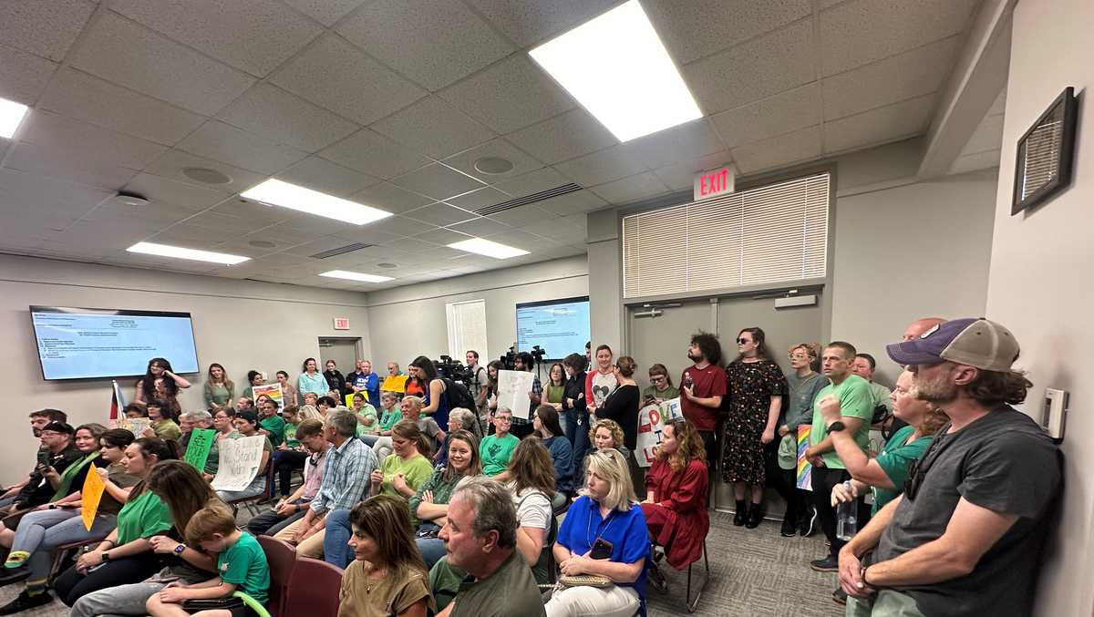 Community condemns Alabama school board over transfer of beloved principal
