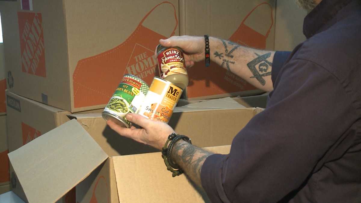 Dinners for Veterans gives Thanksgiving boxes to veterans in need in ...