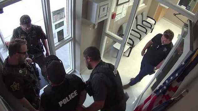 New video shows Indiana officer accused of child exploitation being ...