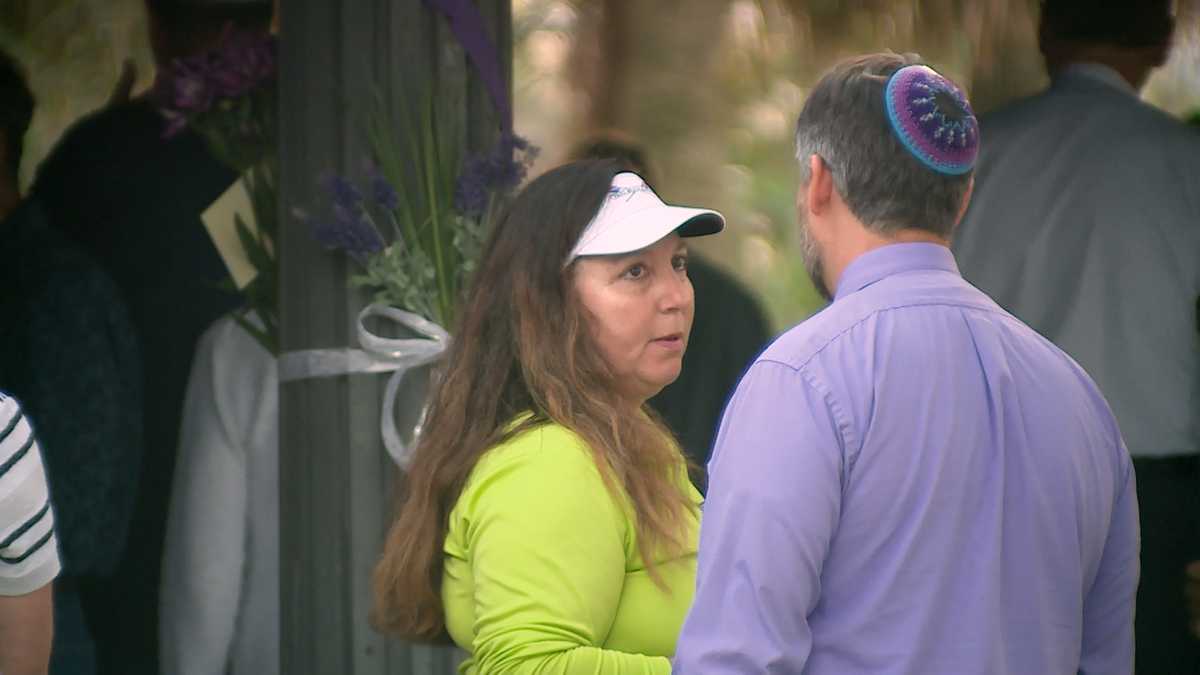 Prayer service for victims involves Holy Cross rowing team