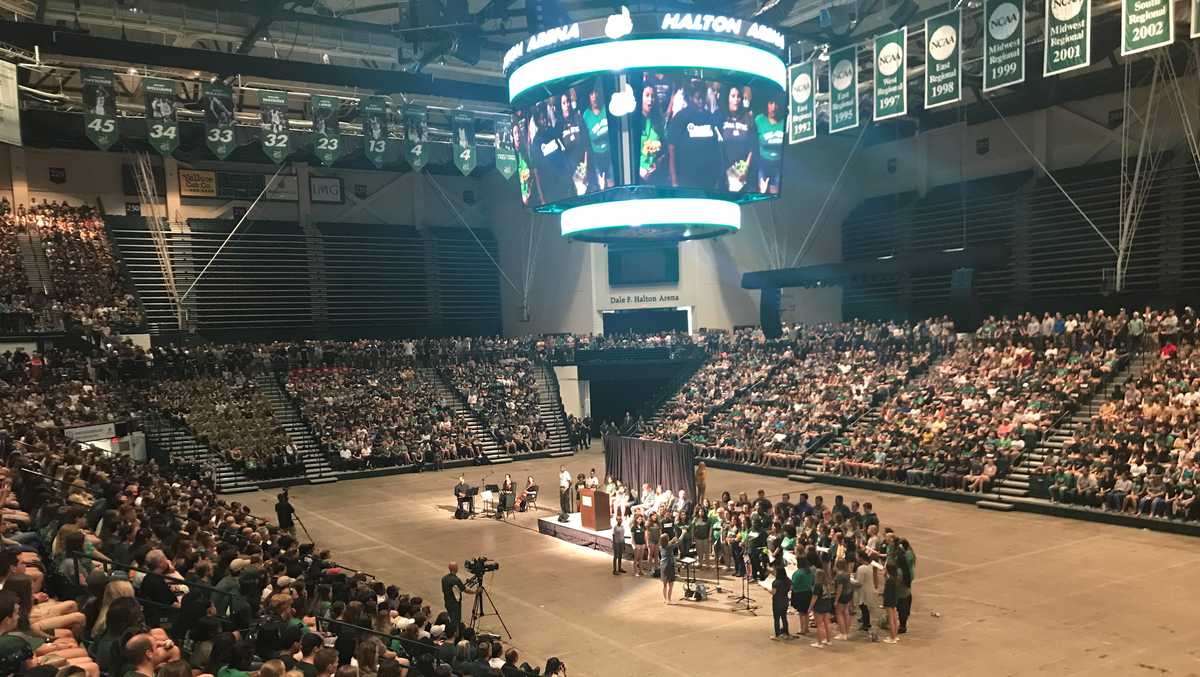 UNCC community comes together to honor students killed and injured in ...