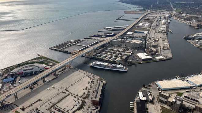 First cruise ship of the season arrives at Port Milwaukee