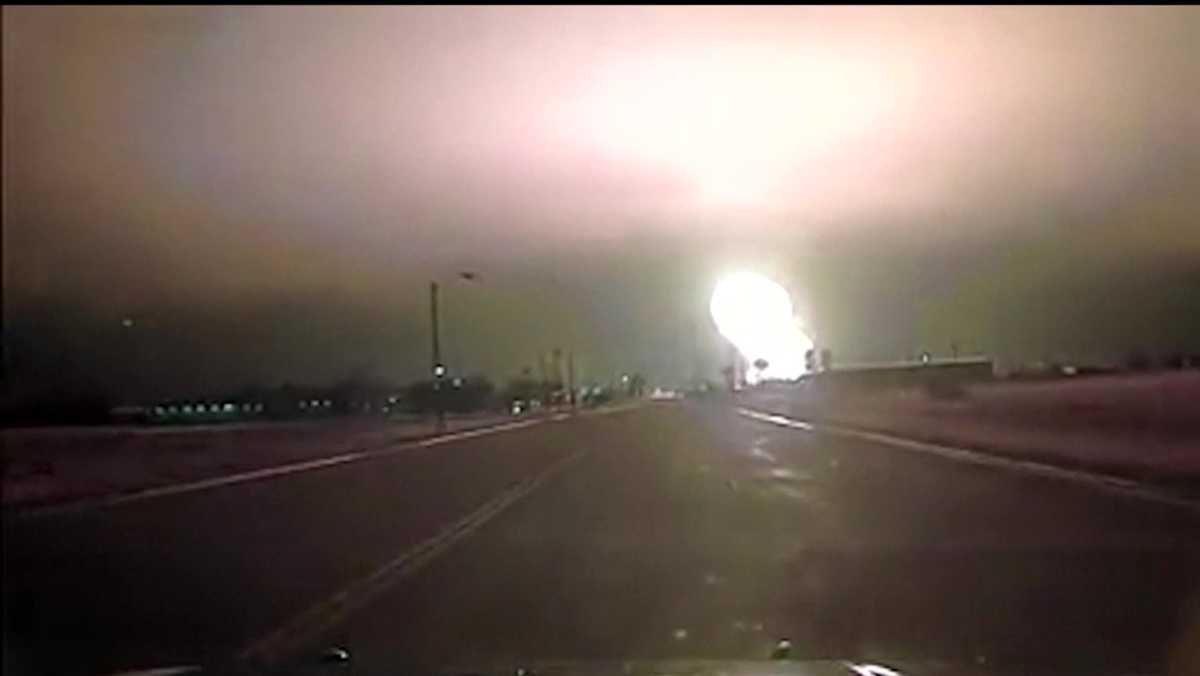 Camera captures pipeline explosion lighting up night sky