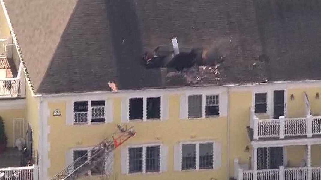 Plane crashes into condo building, killing pilot