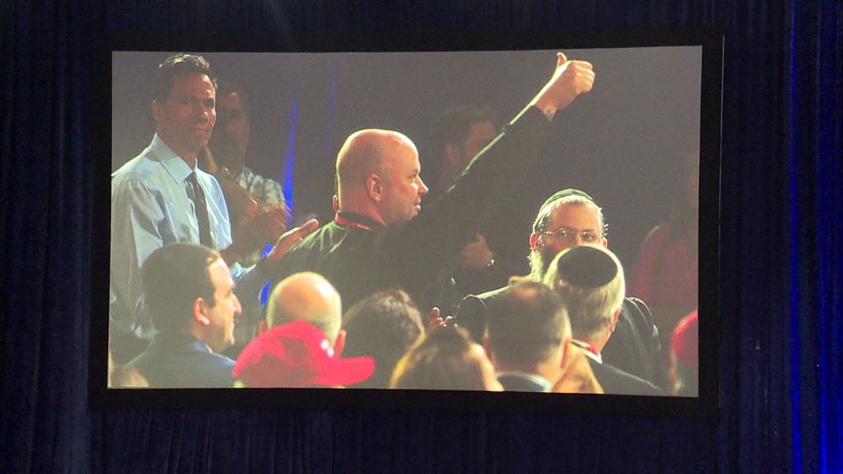 President Trump introduces Pittsburgh police Officer Timothy Matson at ...