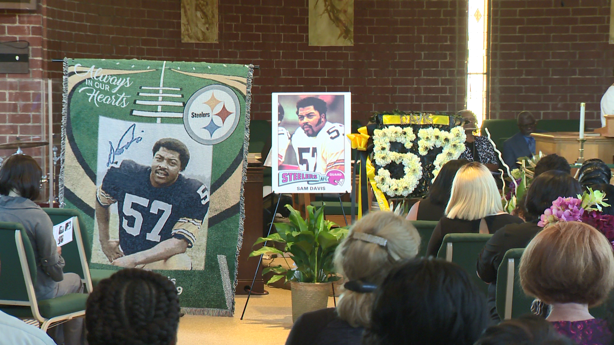 Former Steeler Sam Davis mourned by teammates, family, friends at funeral