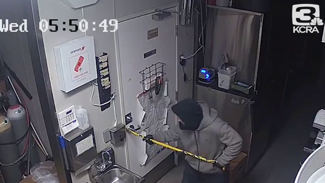 CAUGHT ON CAM: Man seen prying open business door with crowbar in El ...