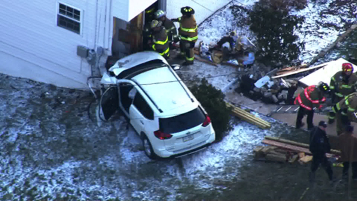 Vehicle crashes into home in Shaler Township