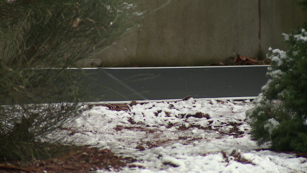Child falls out of second story window in Londonderry, police say
