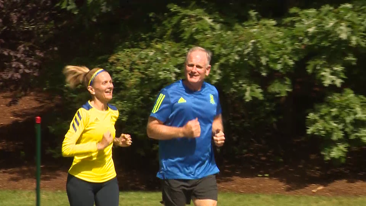 Cancer survivor running 10K alongside doctor, wife