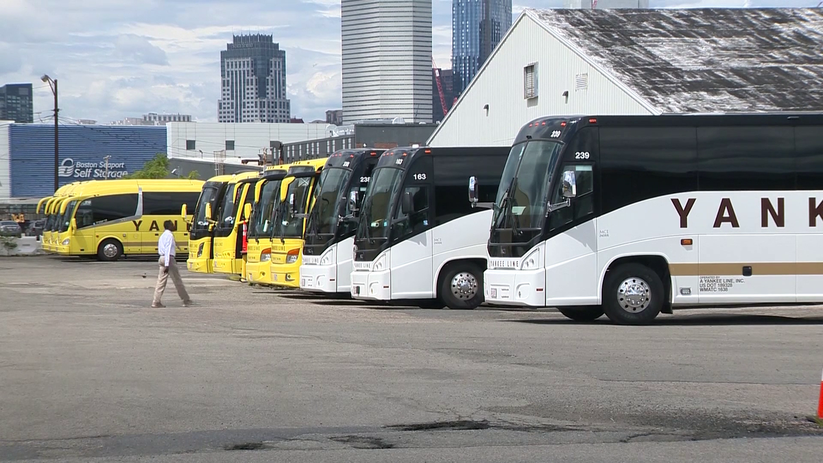 Command center keeps Orange Line shuttle buses on track during train ...