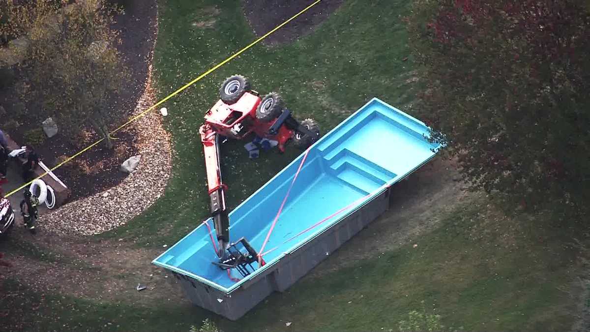 Telehandler forklift falls in Jefferson Hills, injuring two