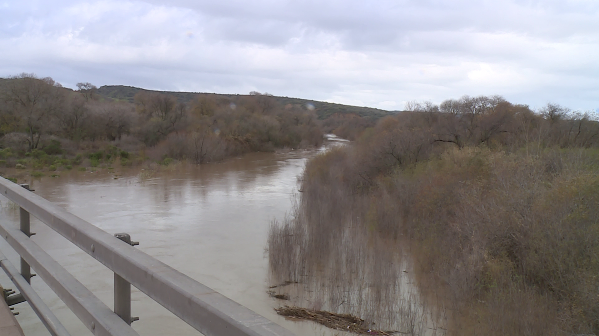 Salinas River begins flooding near Highway 68 bridge