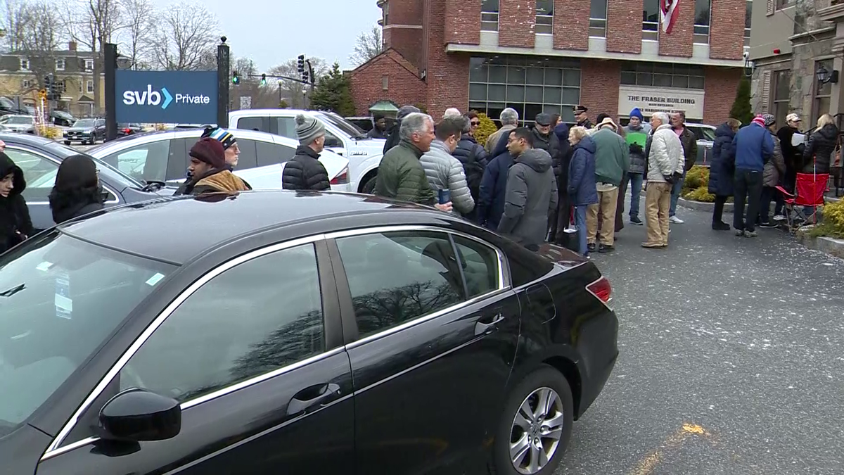 SVB customers in Mass. scramble to get money out of branches