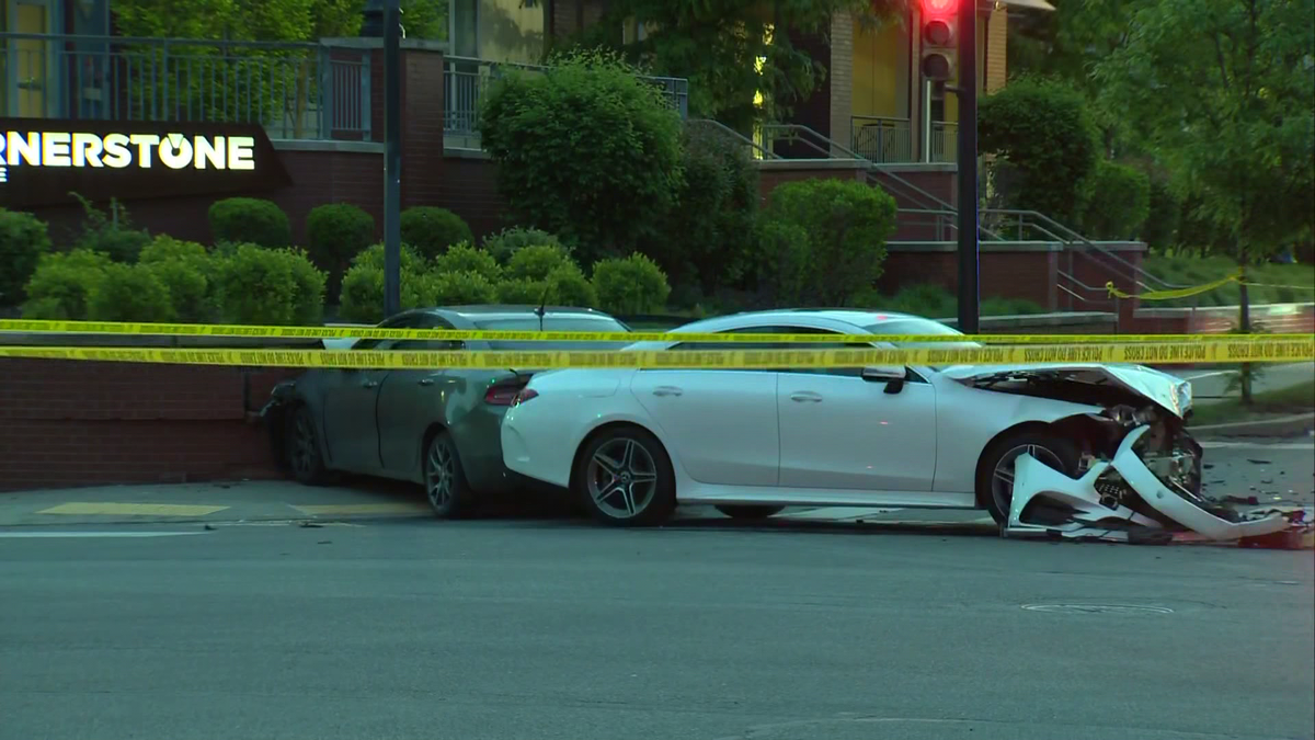 Three people injured in crash in Pittsburgh