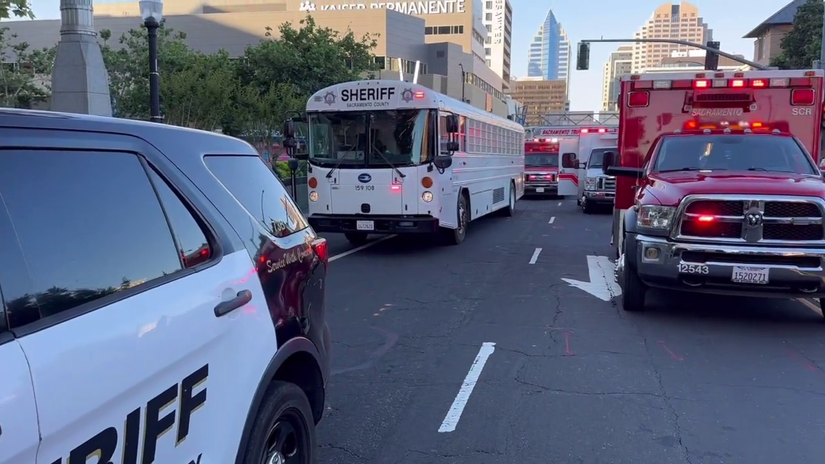 Crash involving prisoner transport bus in Sacramento, 19 hurt