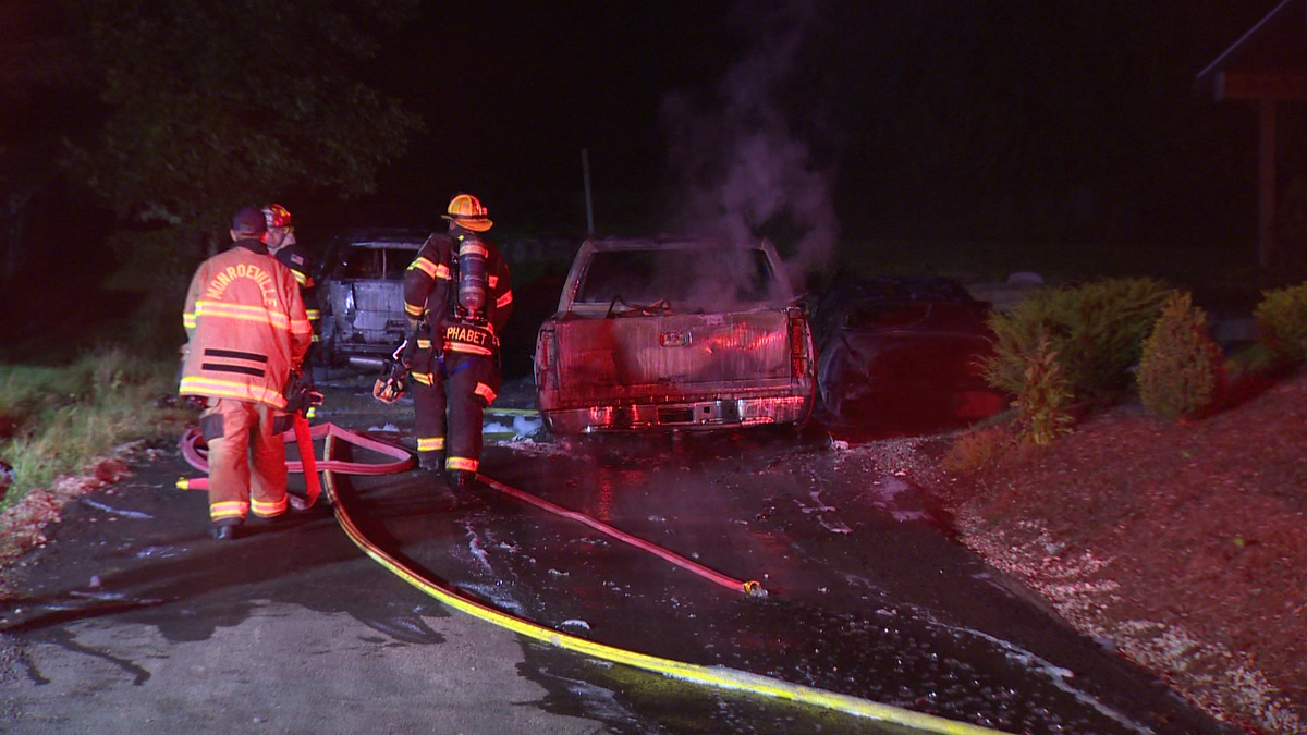 Fire spreads across several vehicles in Plum
