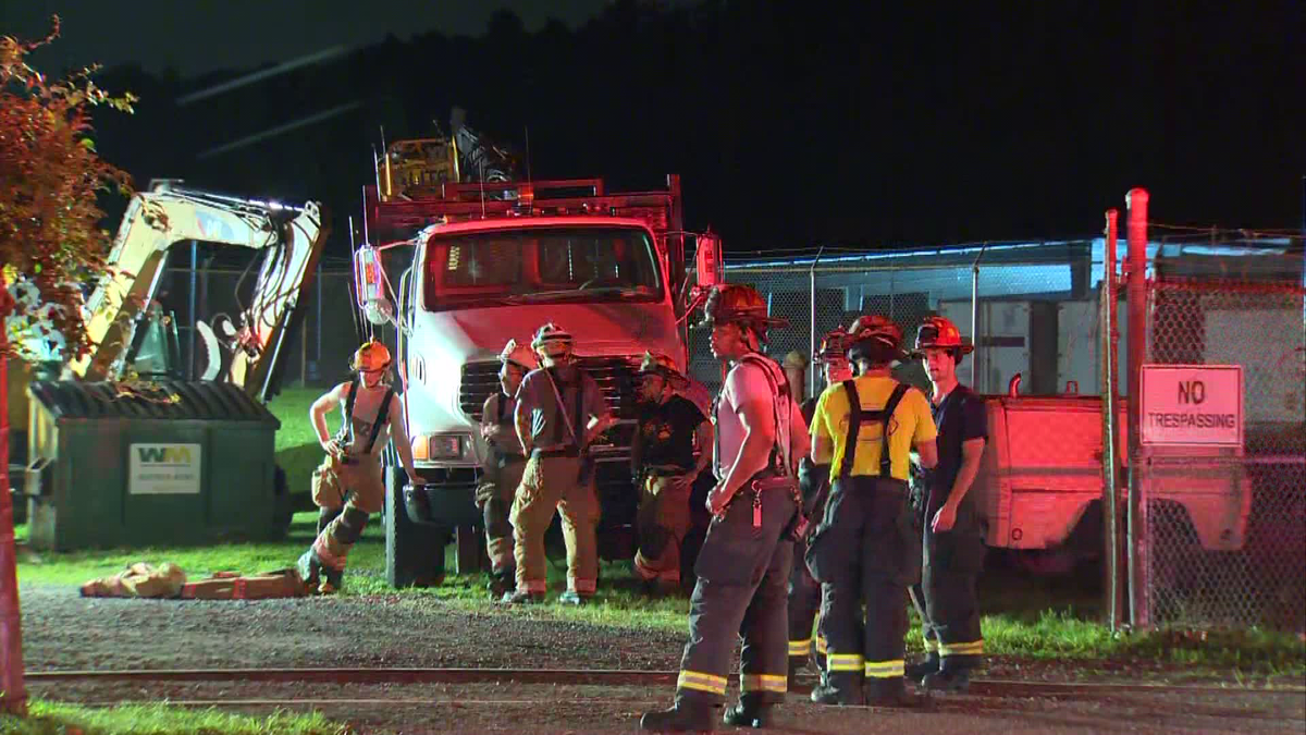 Crews respond to fire at building in Oakmont