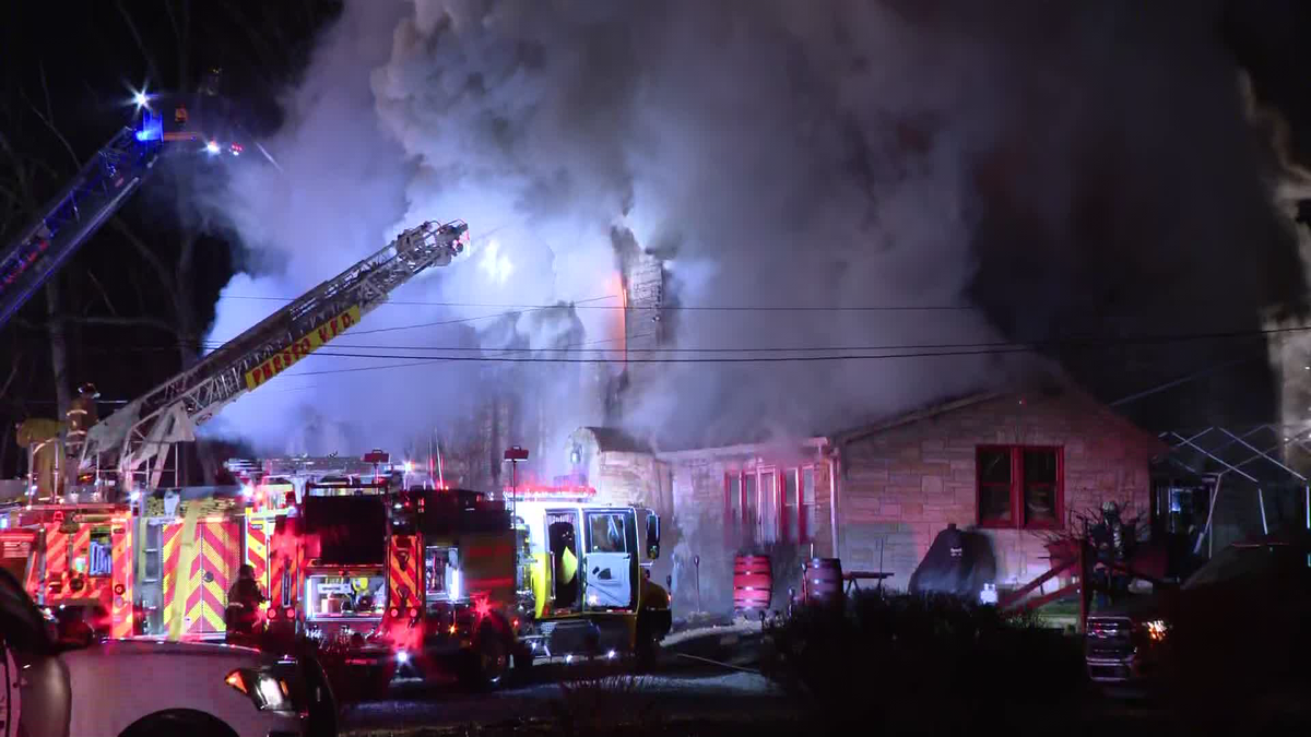Fire tears through restaurant in Collier Township