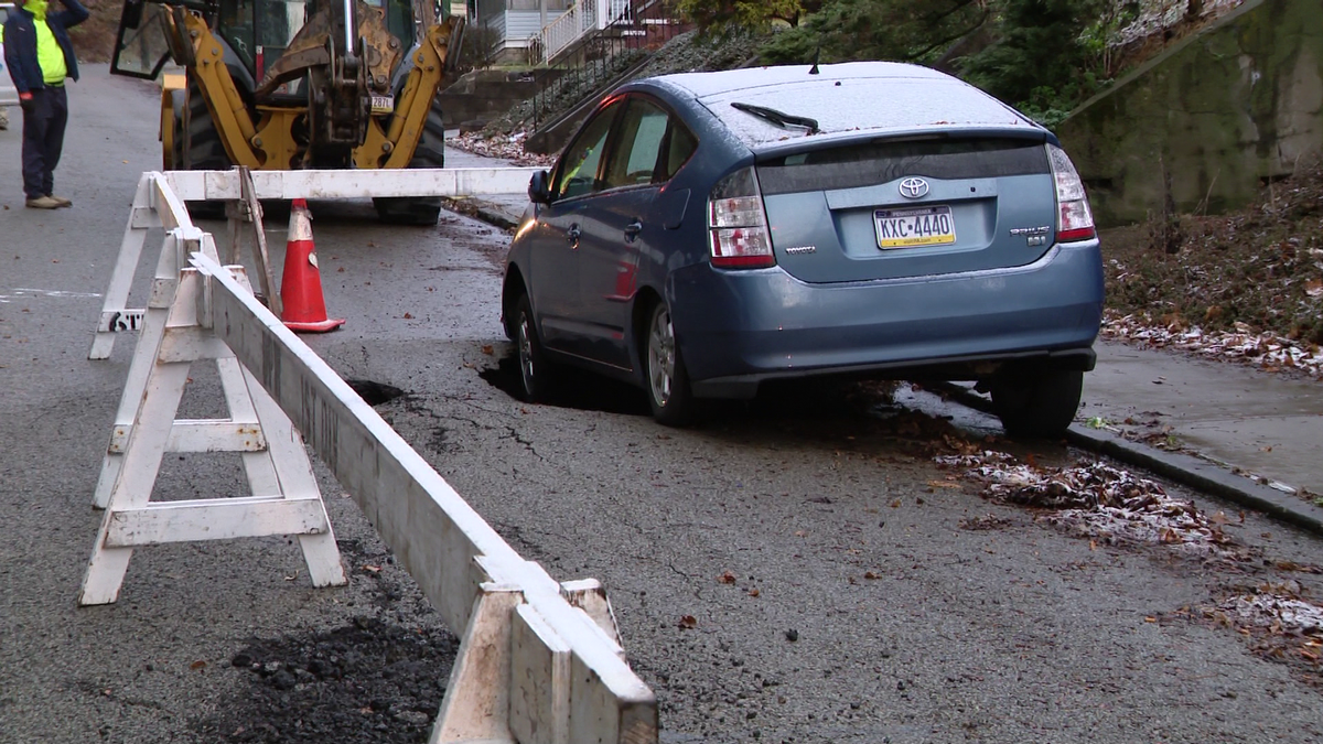 Sinkhole forms under car in Pittsburgh