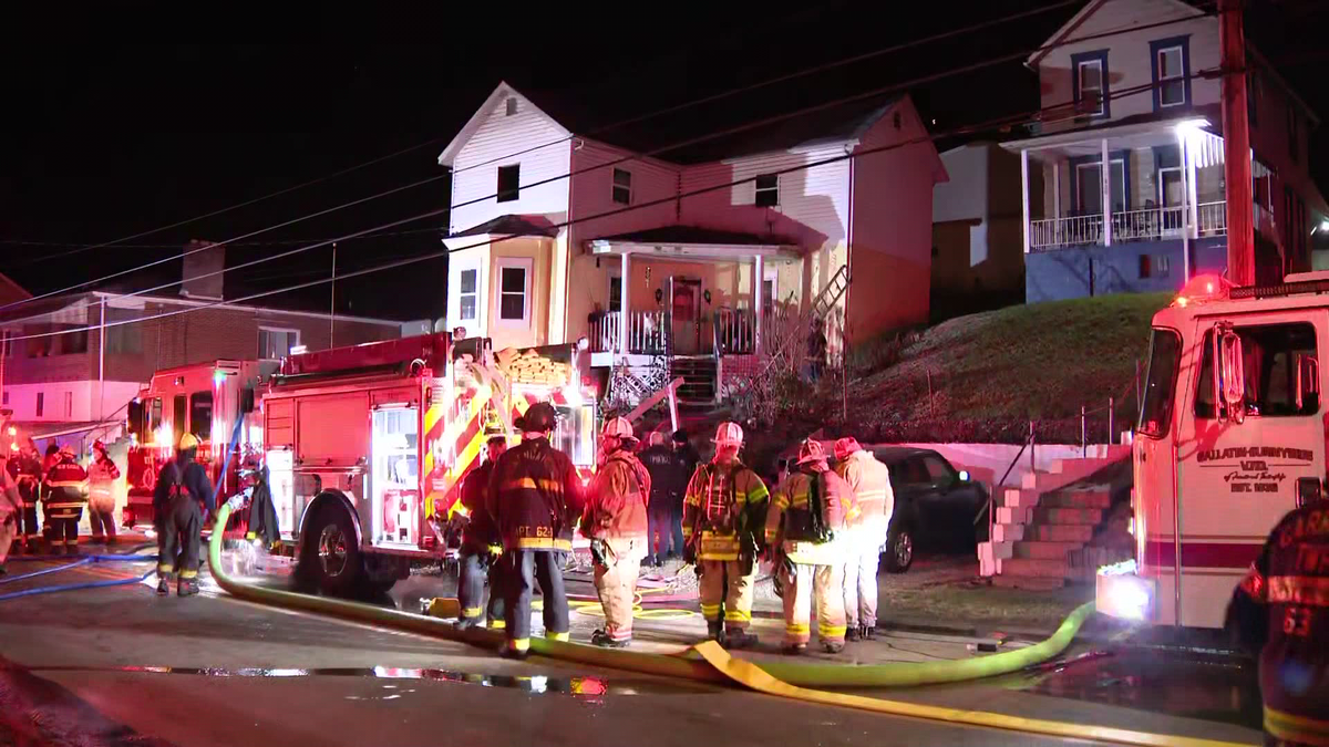 Family of four rescued from roof after fire in Washington County