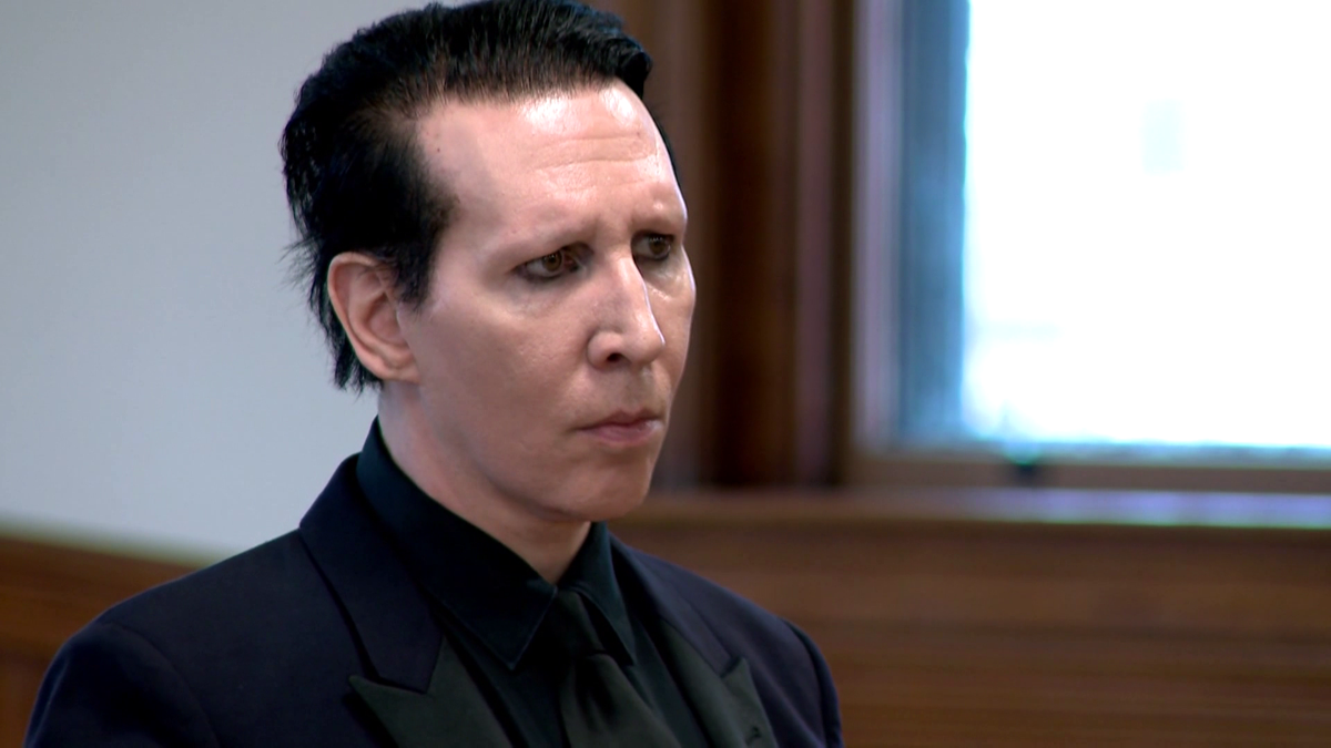 Marilyn Manson completes community service sentence for blowing nose on ... Marilyn Manson completes community service sentence for blowing nose on ...