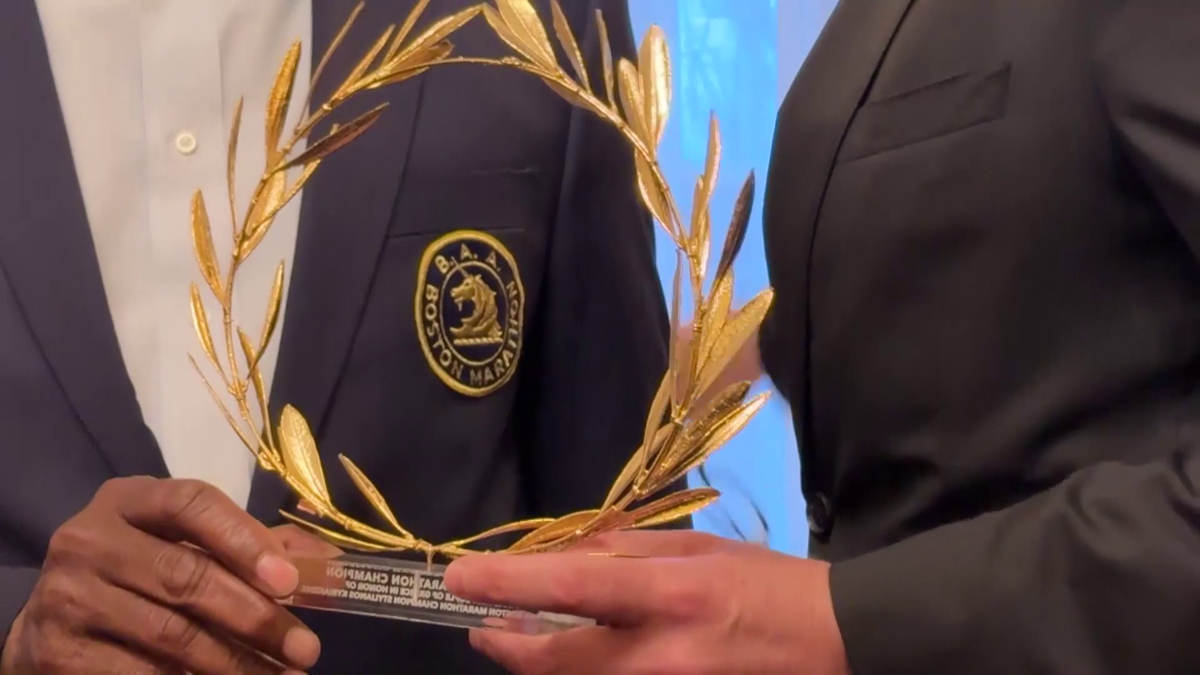 Wreaths presented to BAA ahead of Boston Marathon