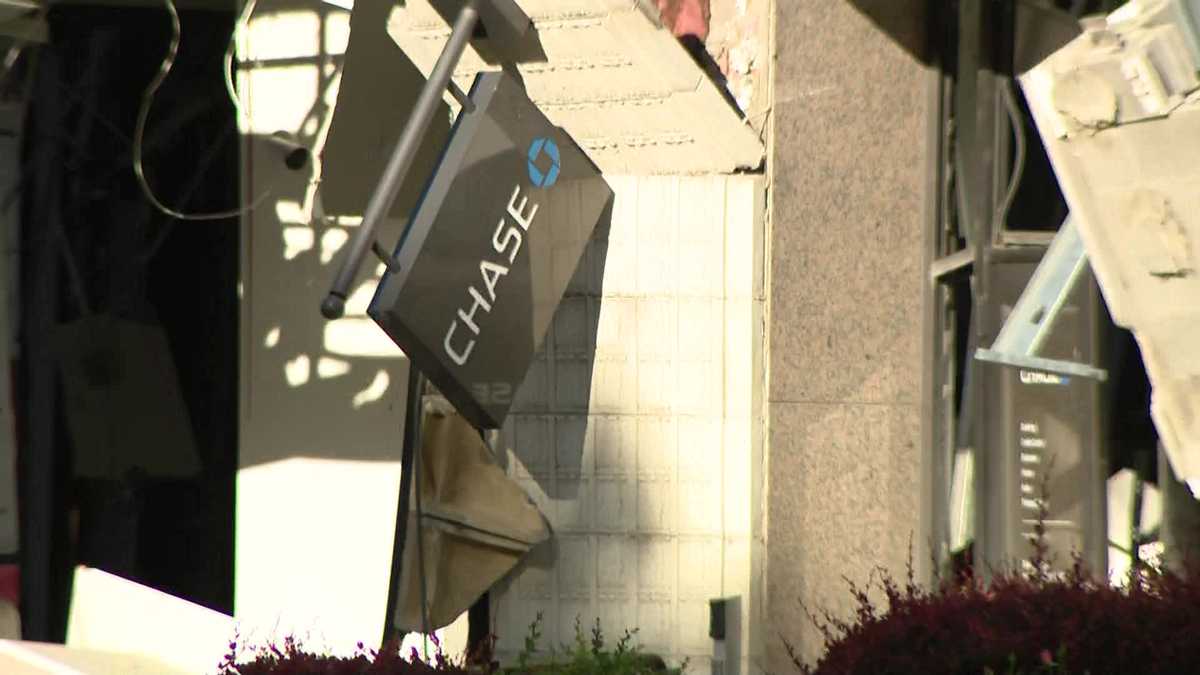 Natural gas explosion tears facade off bank in Ohio: Officials