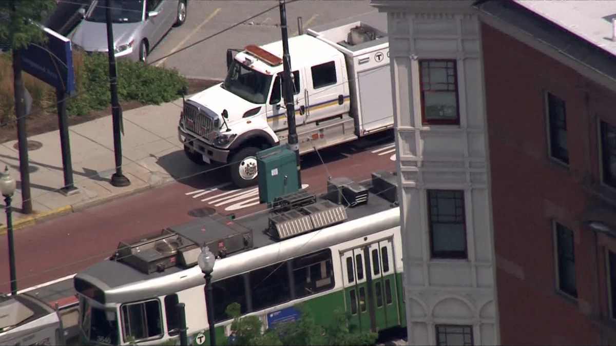 2 MBTA Green Line service interruptions following rail, wire issues