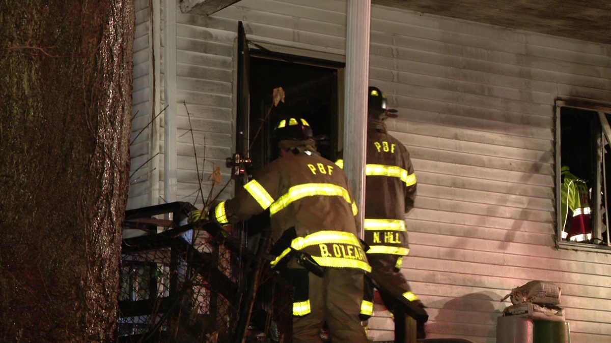 Crews spend hours on scene of overnight fire in Pittsburgh