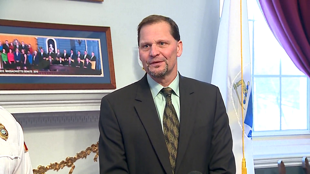 Weymouth Mayor Robert Hedlund announces resignation