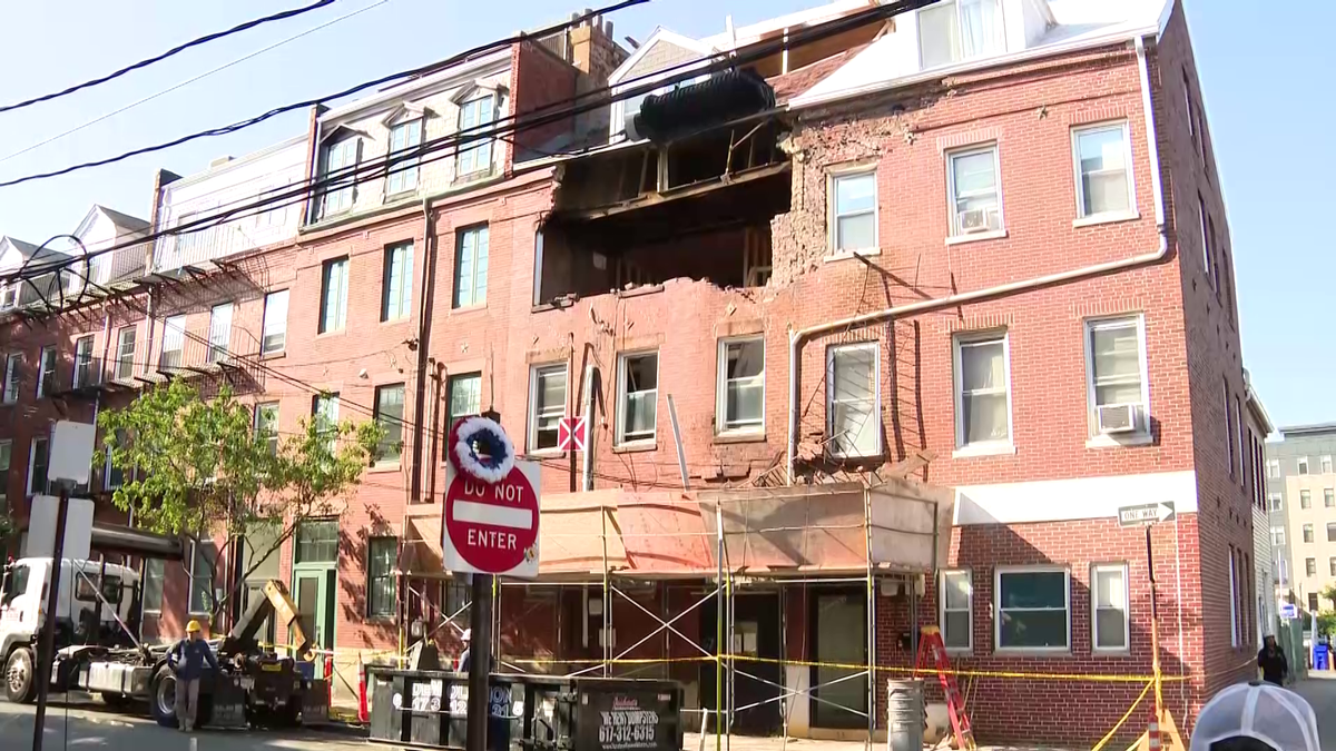 Falling bricks reported to city days before East Boston building's ...