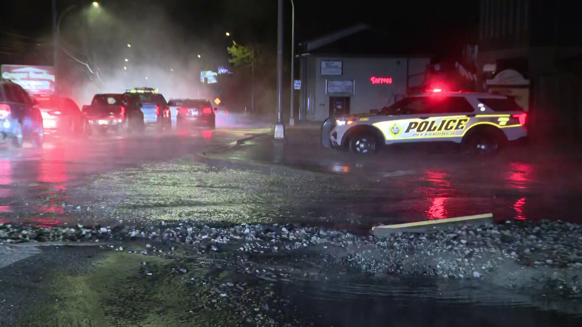 Early morning water main break in Pittsburgh’s Banksville neighborhood