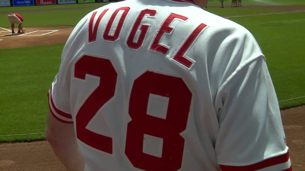 Retired WLWT sports anchor George Vogel honored at Cincinnati Reds game