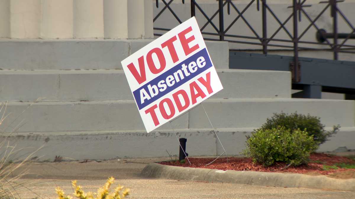 Steady stream of absentee voters cast ballots