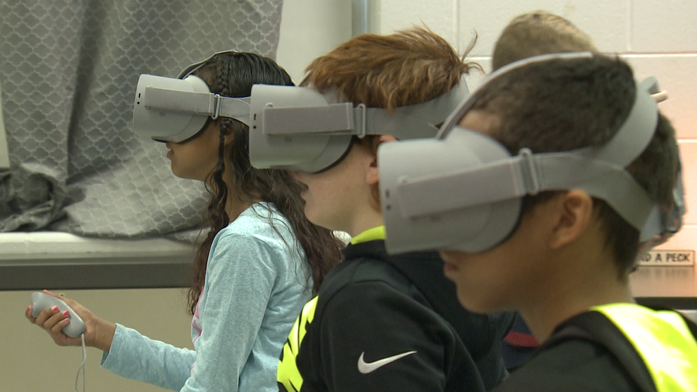Cochran elementary introduces Kentucky's first-ever virtual reality lab