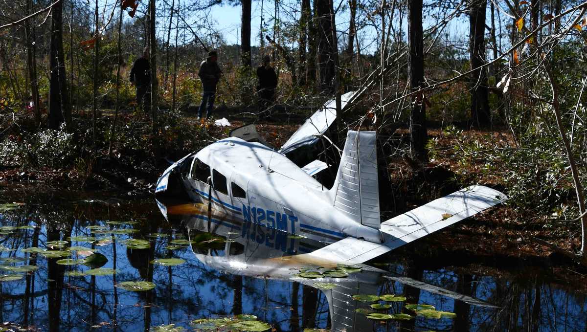 South Carolina: Woman injured when plane crashes into pond