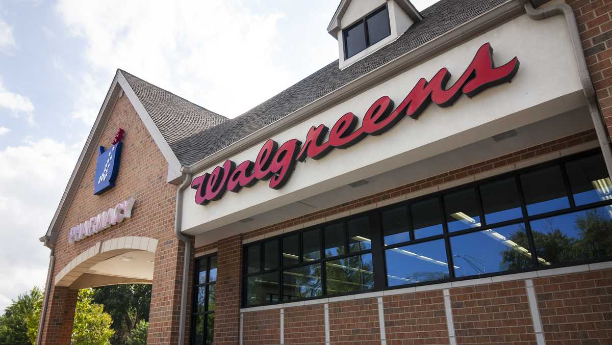 Walgreens And CVS Ask Customers Not To Openly Carry Guns In Their Stores walgreens-and-cvs-ask-customers-not-to-openly-carry-guns-in-their-stores