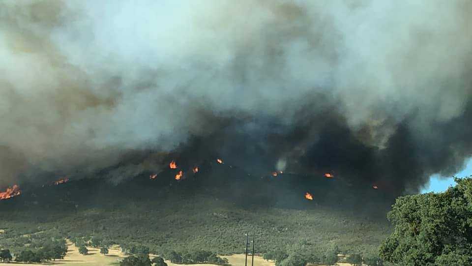 Crews battle grass fire in Calaveras County