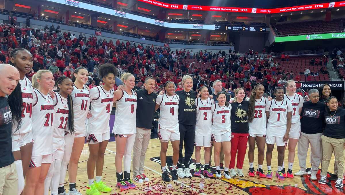 Jeff Walz wins 500th career game.