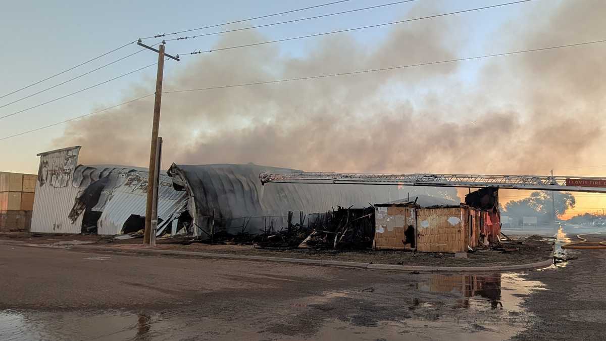 No one hurt after building fire in Clovis