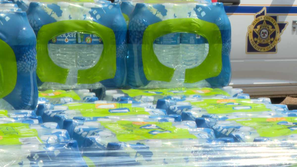 Councilman Stokes giving water away as summer arrives