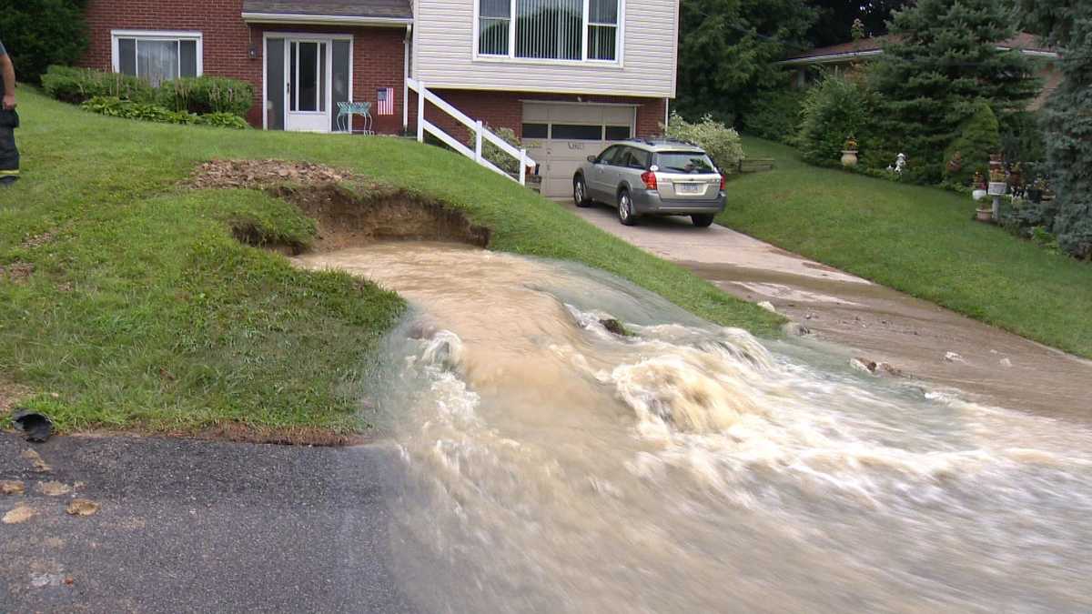 Water from main break floods West Homestead neighborhood for hours