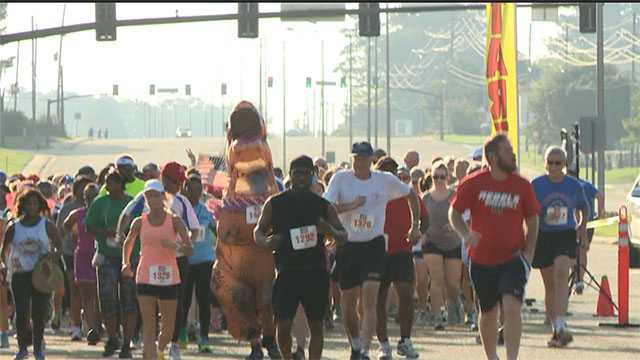Hundreds kick off Fourth of July running in Watermelon Classic